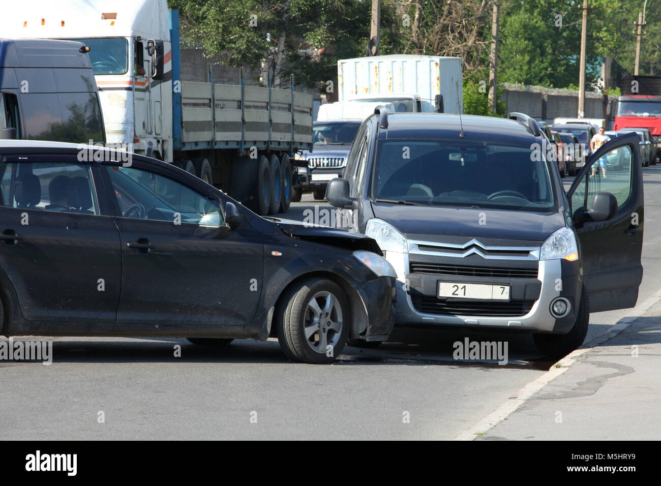 Opposite lane hi-res stock photography and images - Alamy