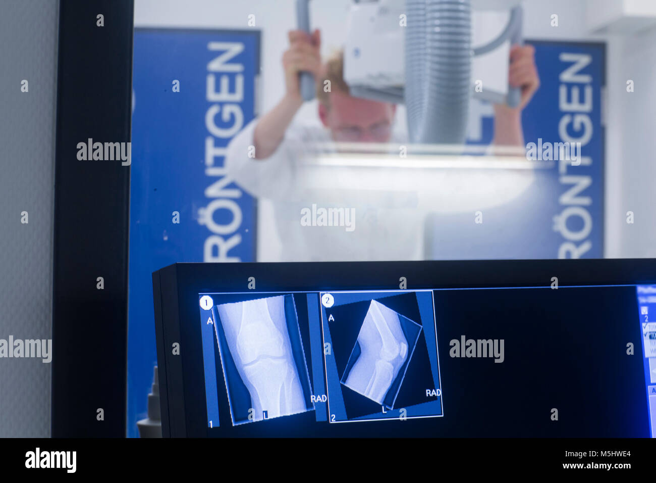 Radiologist operating X-ray machine Stock Photo - Alamy