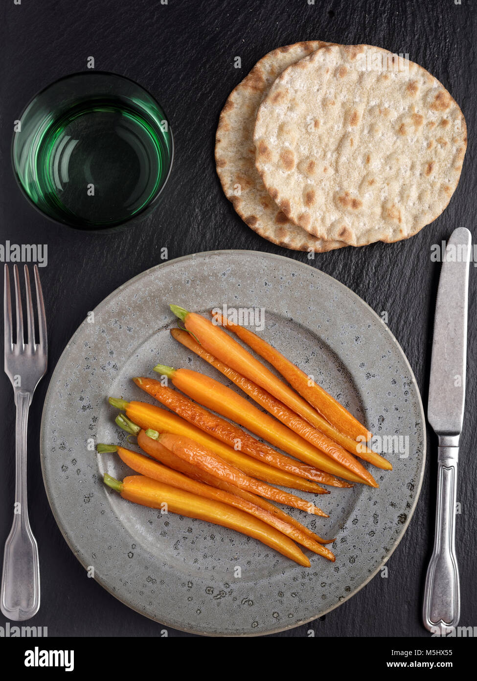 Carrot top on a plate hi-res stock photography and images - Alamy