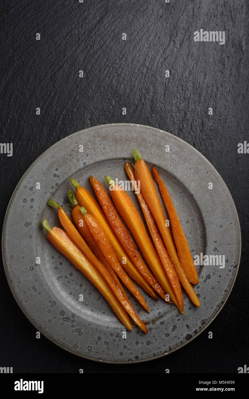 Carrot top on a plate hi-res stock photography and images - Alamy