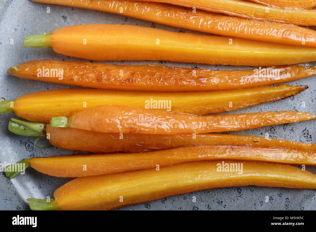 Carrot on a plate hi-res stock photography and images - Alamy