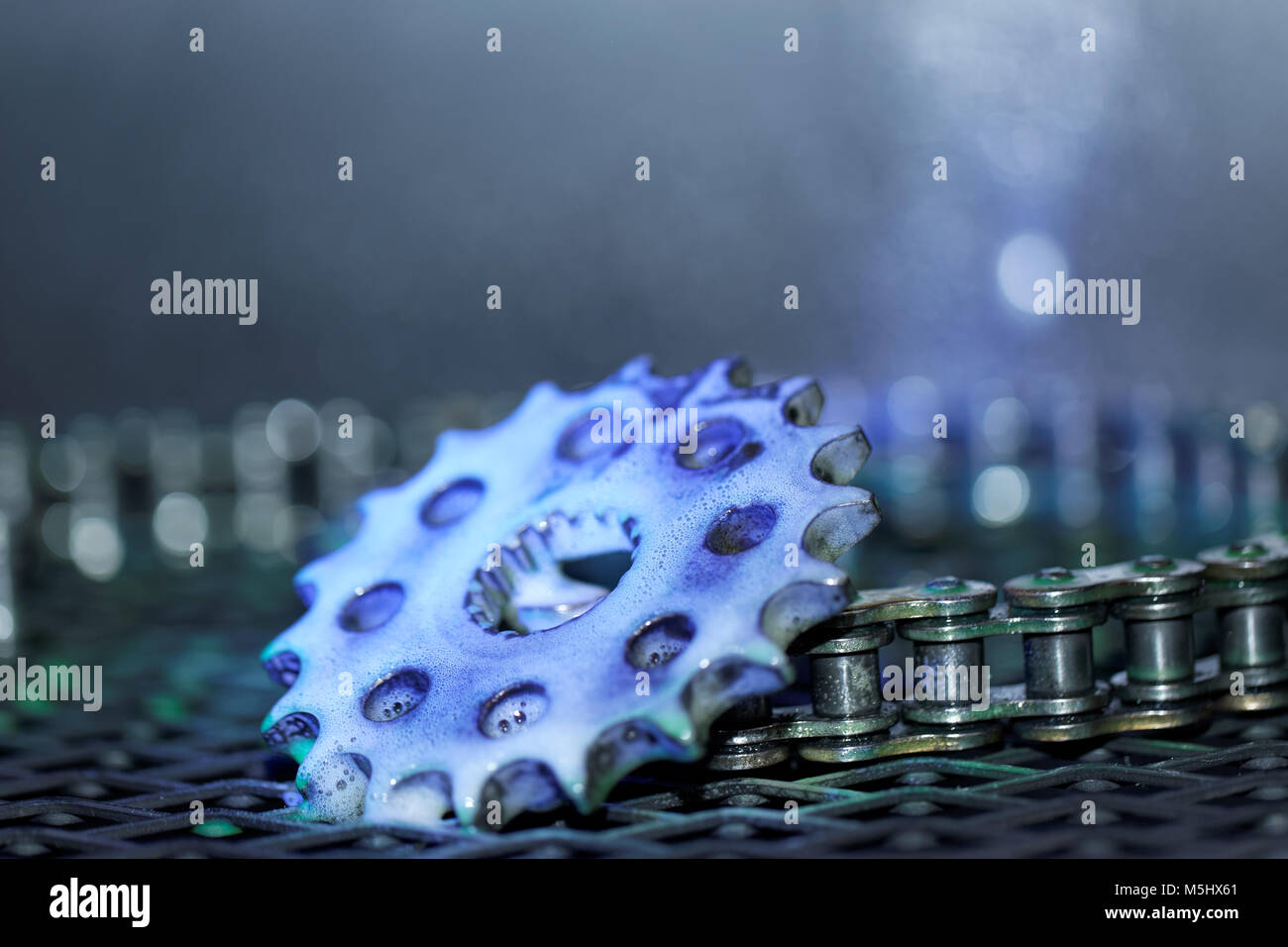 Gear wheel and chain closeup Stock Photo - Alamy