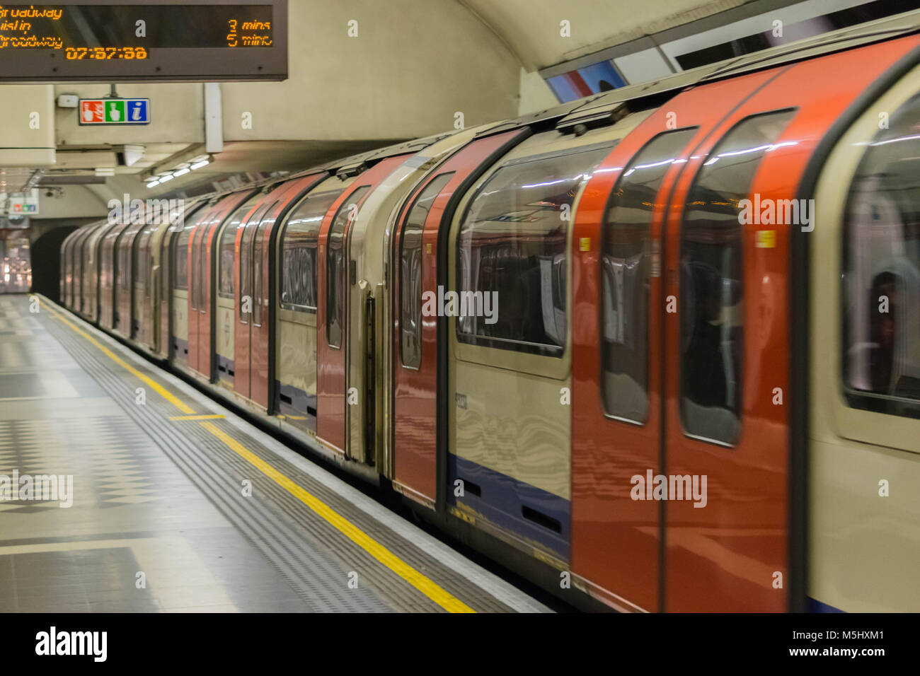 Russell square metro station hi-res stock photography and images - Alamy