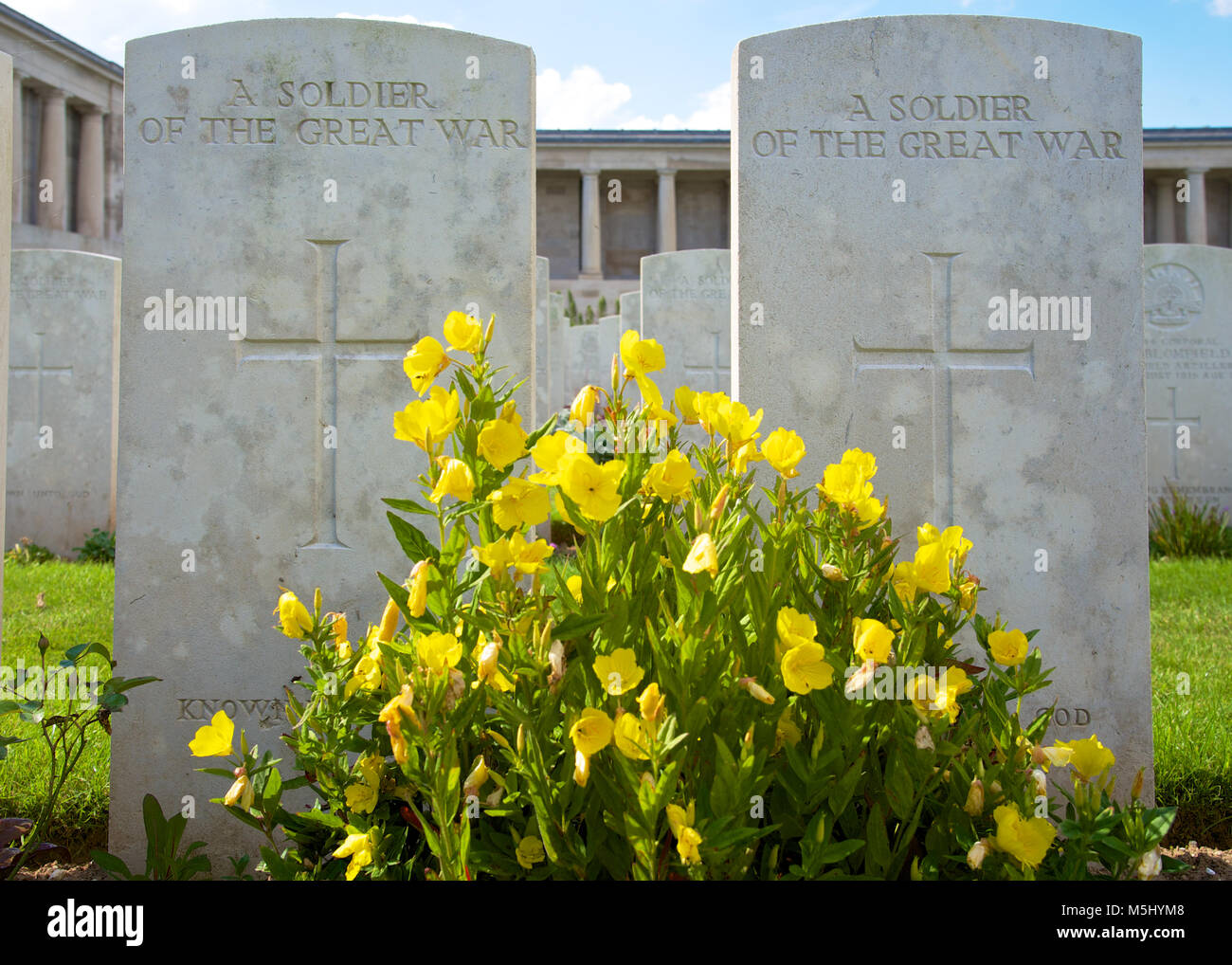 Battlefield graves hi-res stock photography and images - Alamy