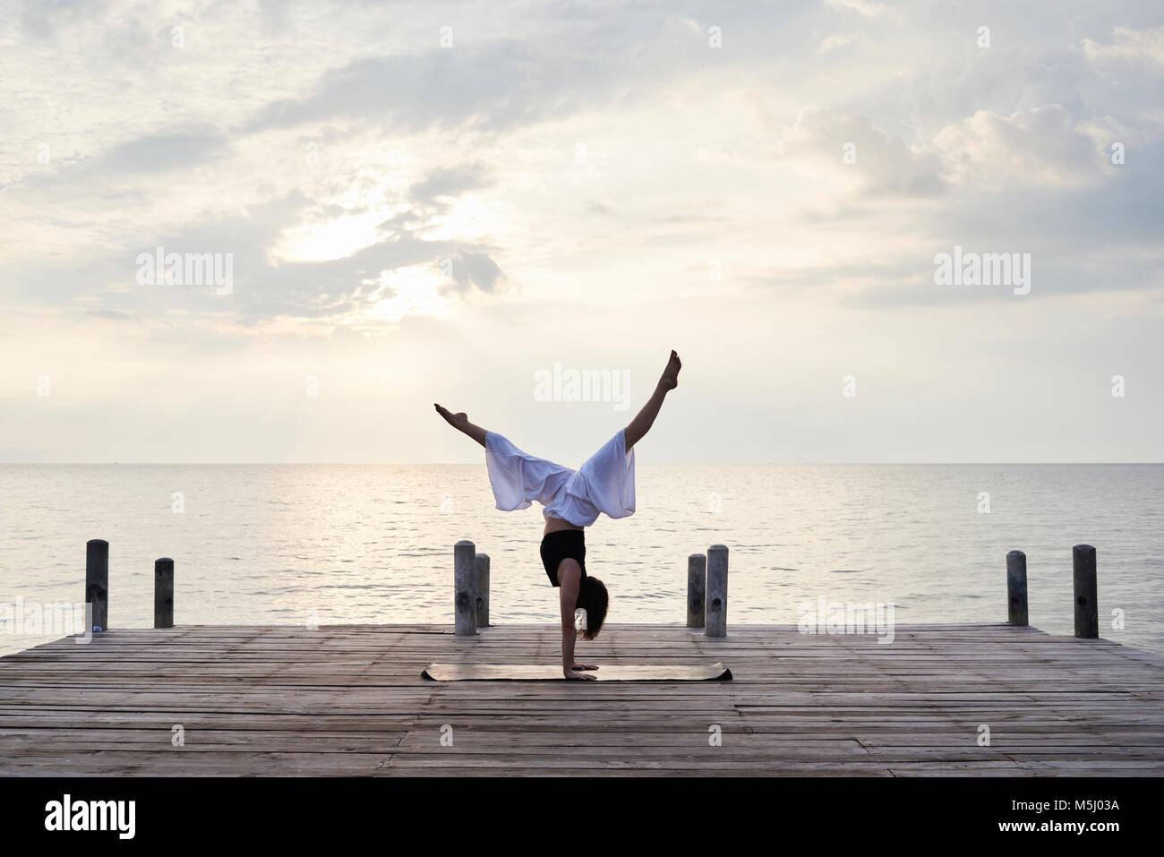 Upside down hi-res stock photography and images - Alamy