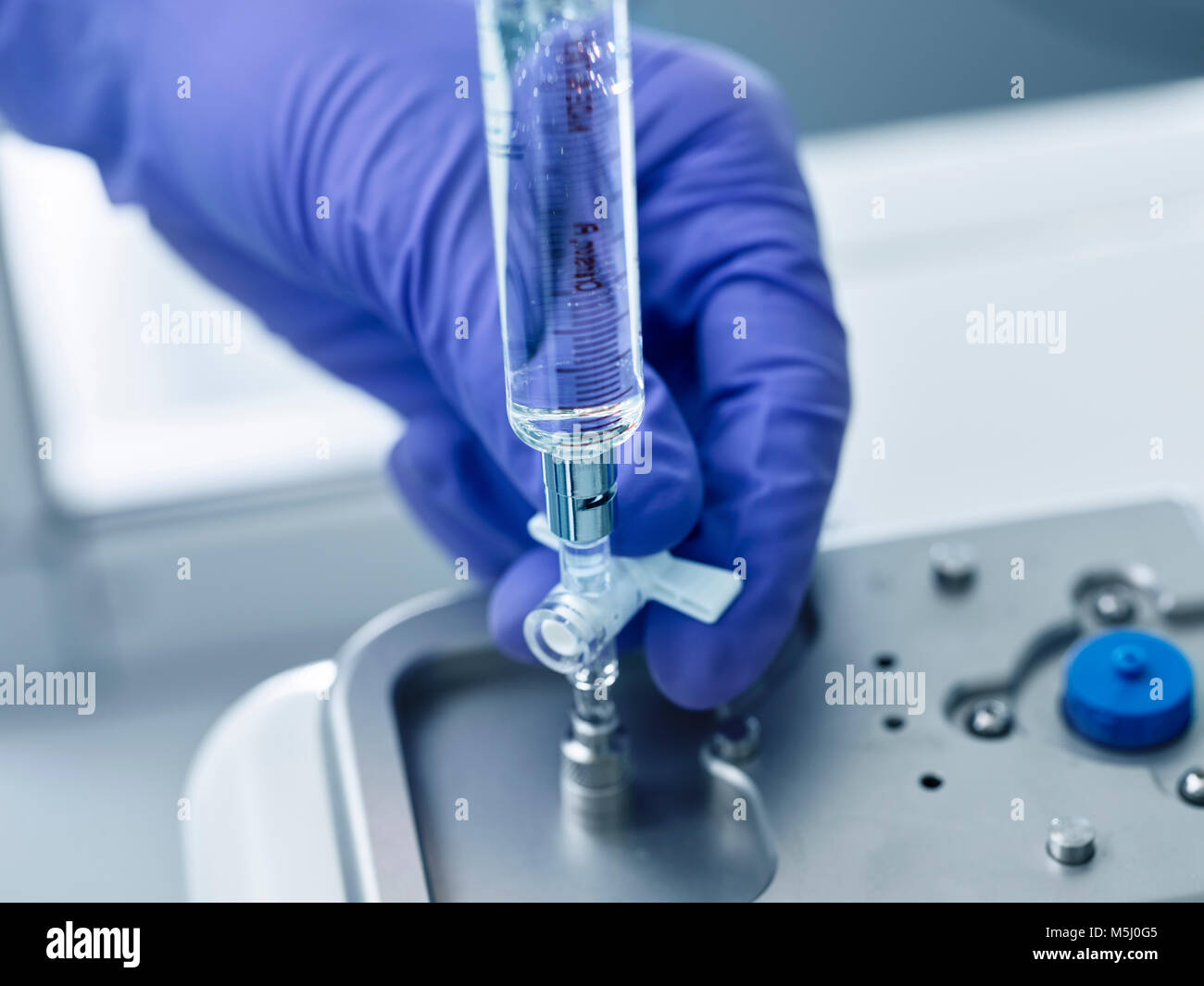 Lab working hi-res stock photography and images - Alamy
