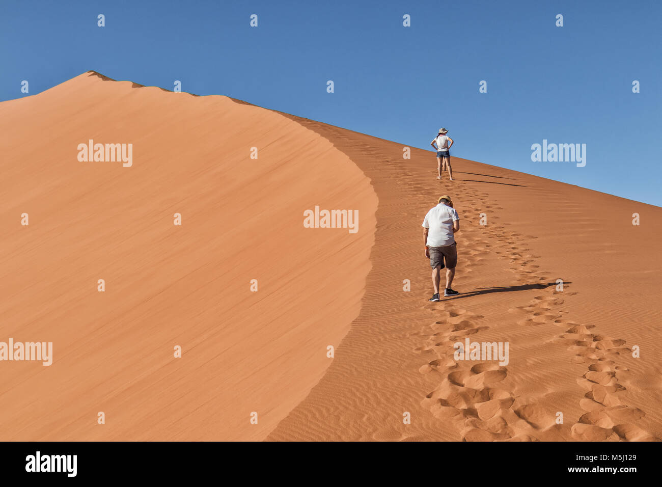 People climbing red dune, Namibia. Sossusvlei Stock Photo - Alamy