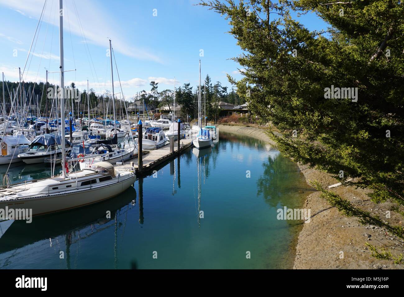 Dock front view hi-res stock photography and images - Alamy