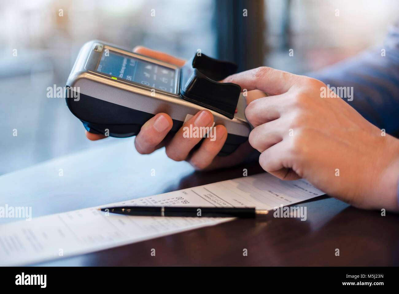 Card payment reader close up hi-res stock photography and images - Alamy