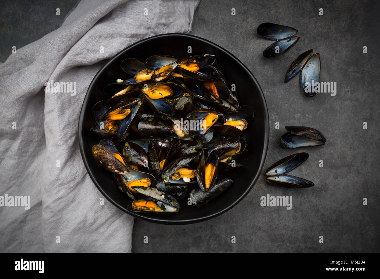 Organic blue mussels in bowl Stock Photo - Alamy