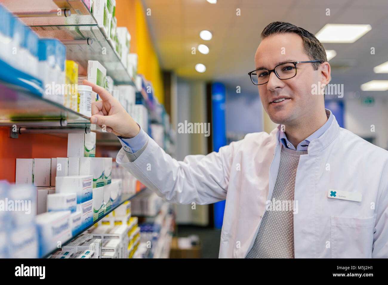 Pharmacy shelf hi-res stock photography and images - Alamy