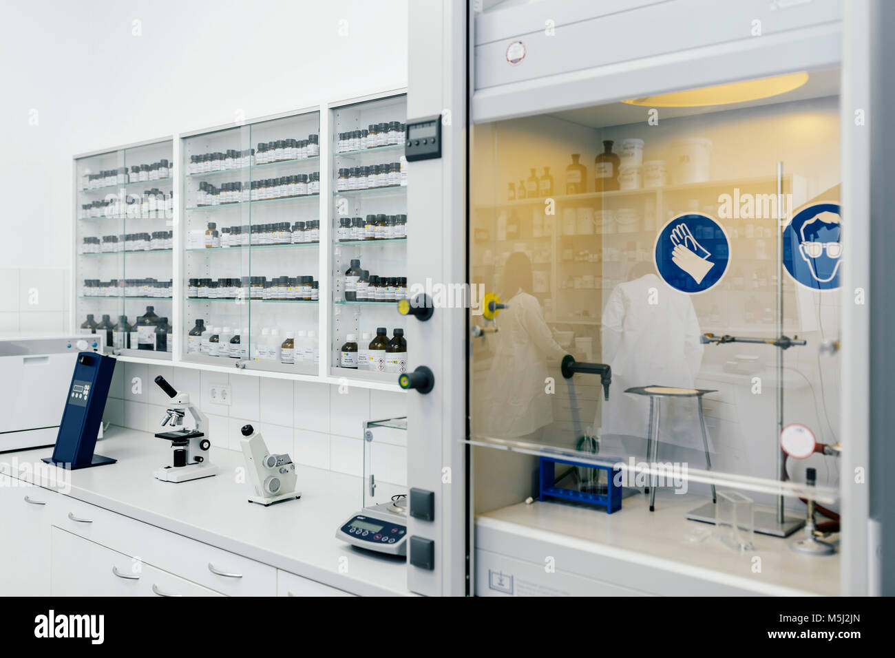 Interior laboratory hi-res stock photography and images - Alamy