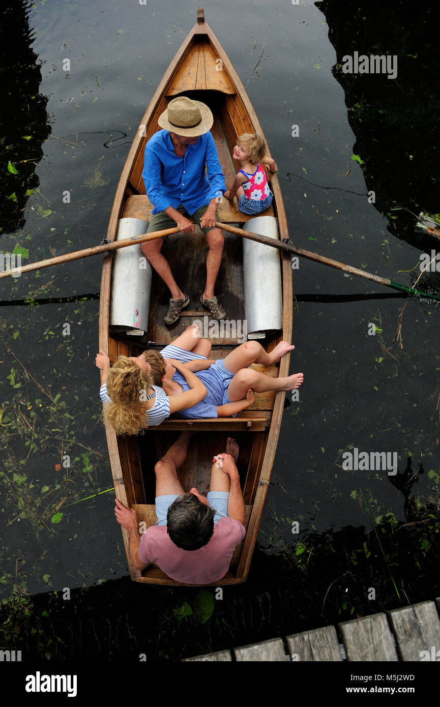 Five people in rowing boat hi-res stock photography and images - Alamy