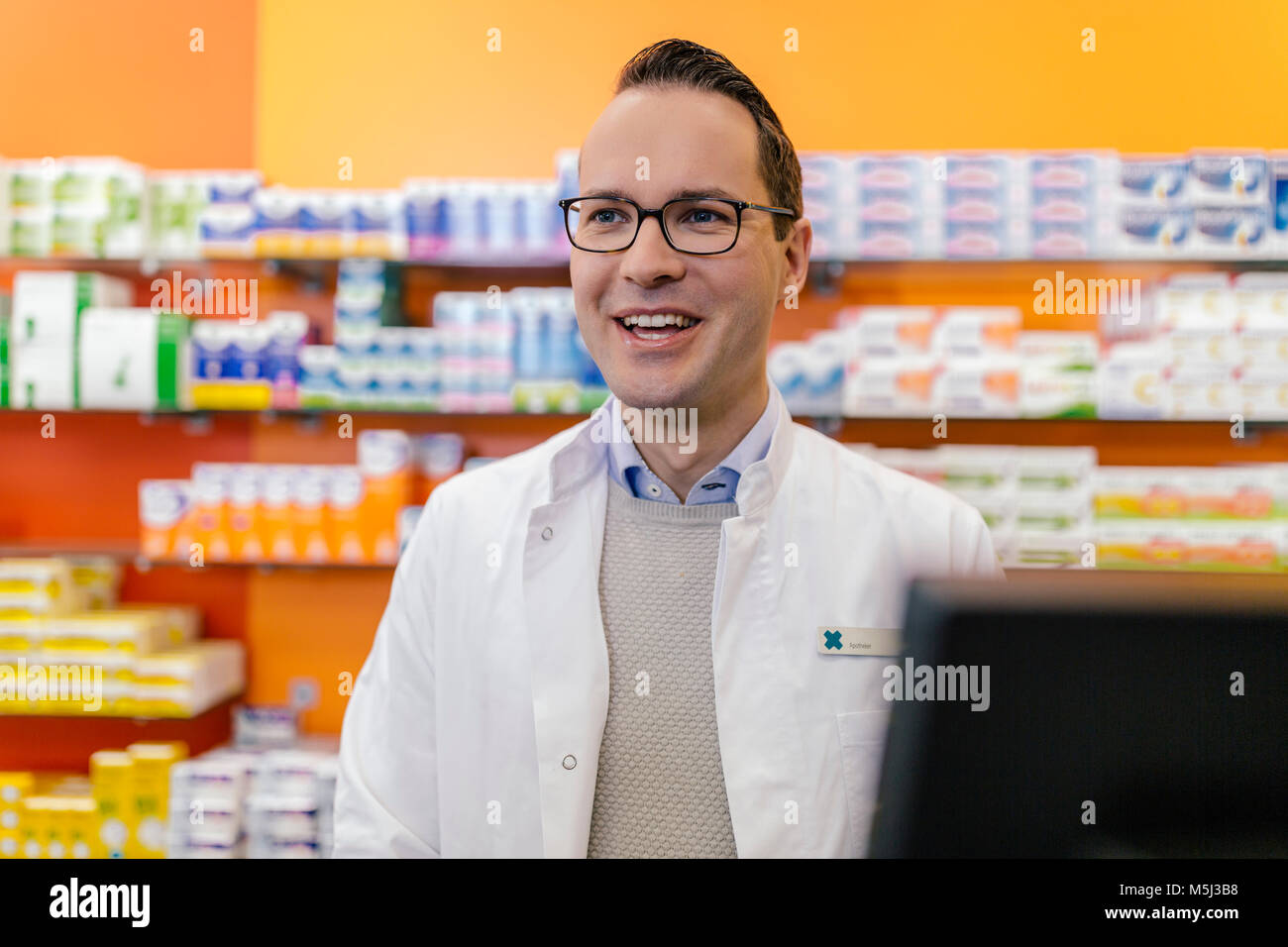 Portrait of smiling pharmacist in pharmacy Stock Photo - Alamy