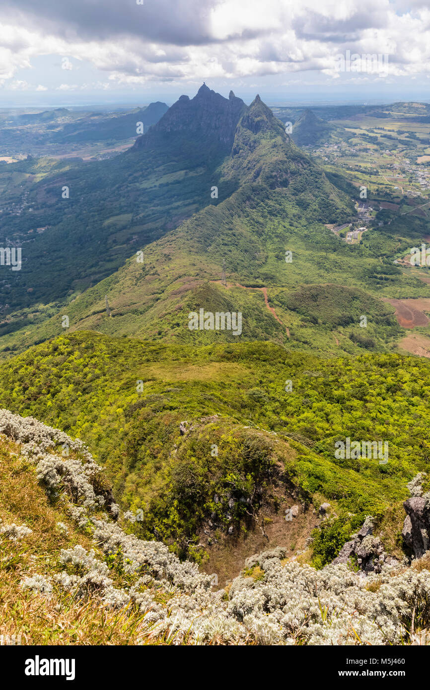Mauritius, Le Pouce, Wanderung zum Le Pouce Mountain, view of summits ...