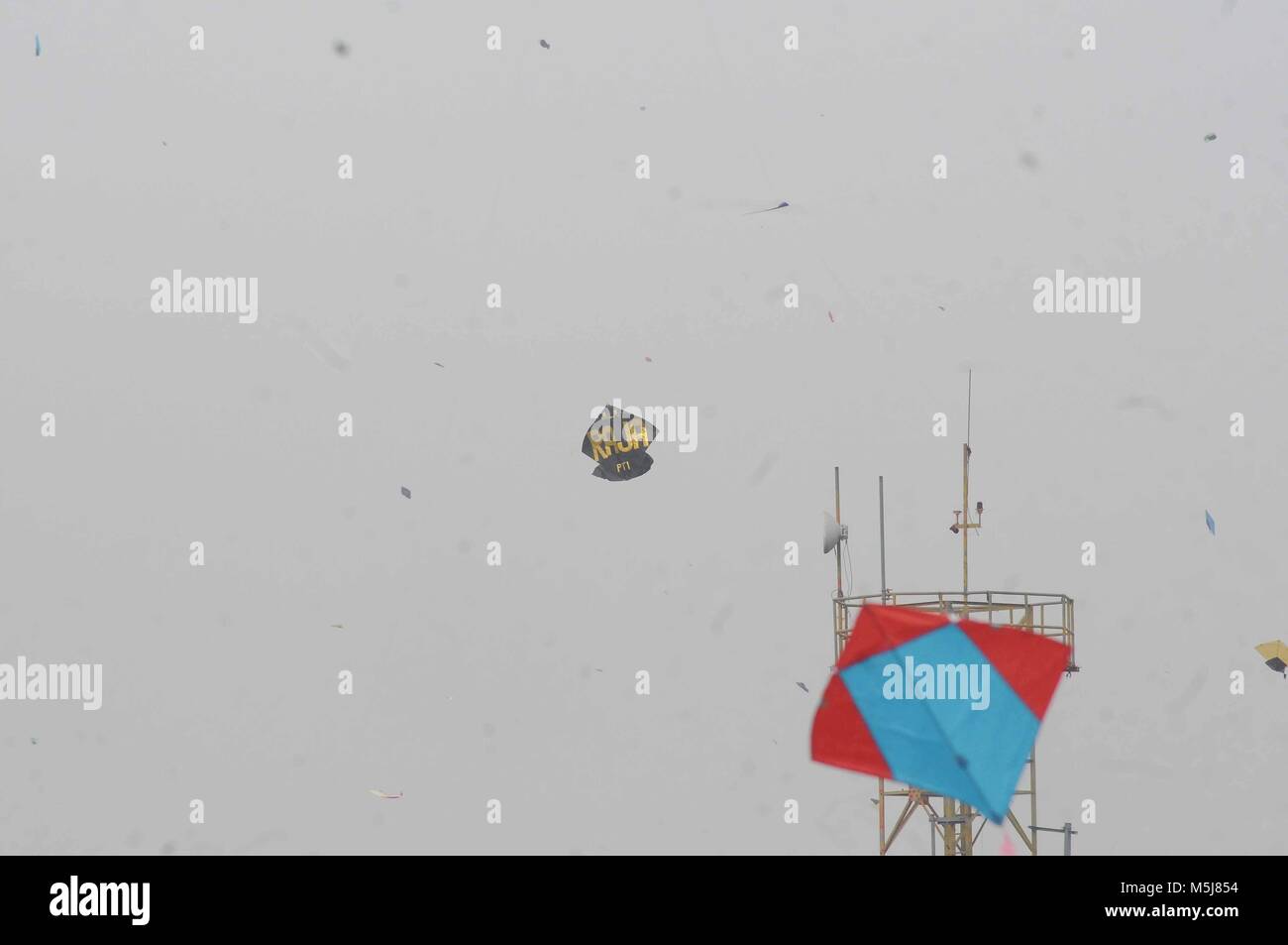 Rawalpindi, Pakistan. 23rd Feb, 2018. People fly kites during the ...