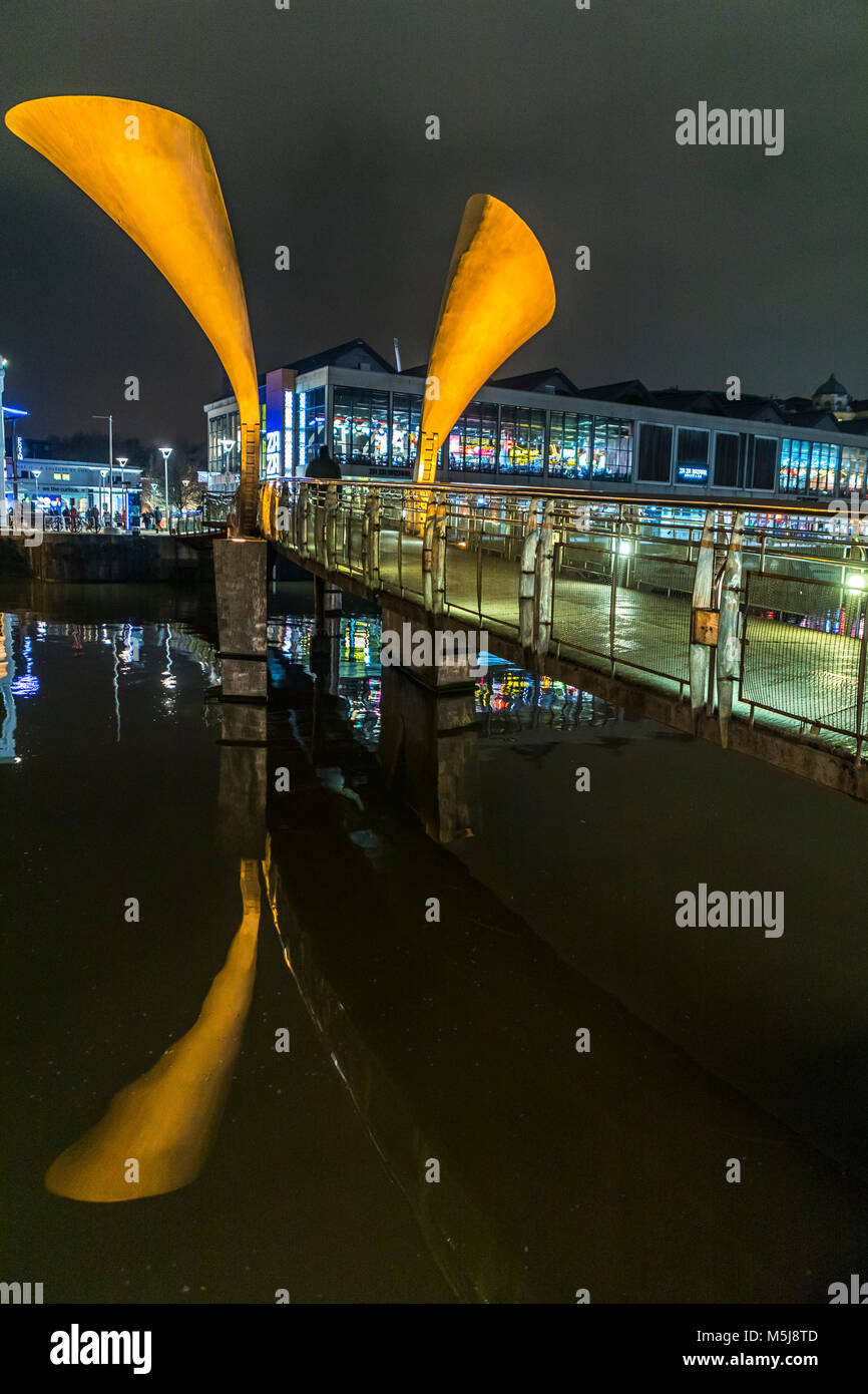 Pero's Bridge, a pedestrian bascule bridge, harbourside, Bristol UK ...
