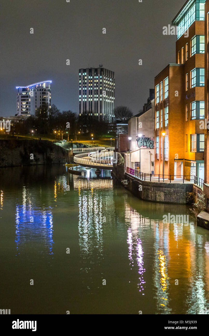 Castle Park Bridge at the Finzels Reach development at night. Bristol ...