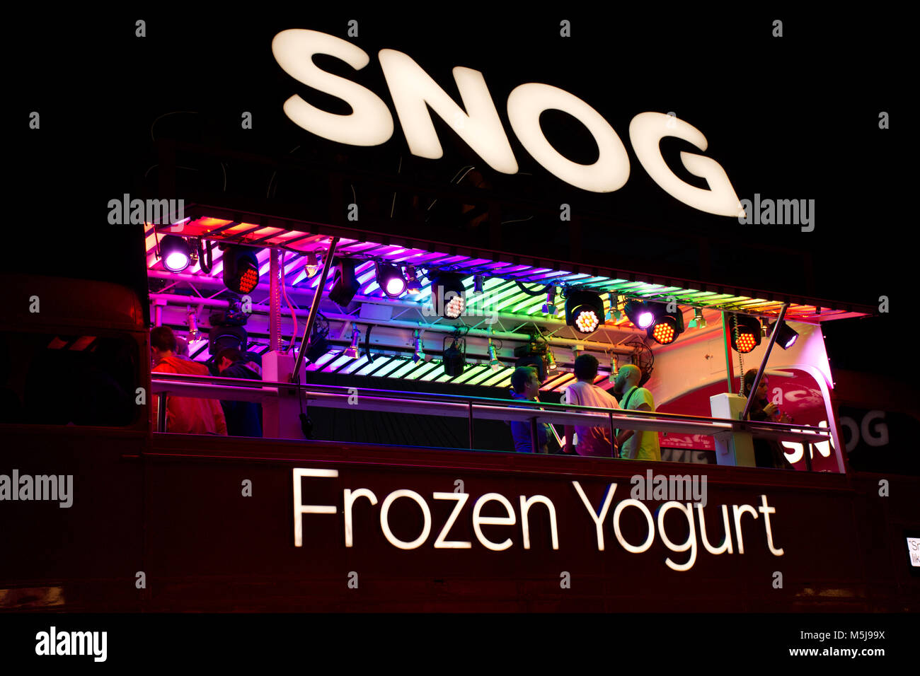 Snog frozen yogurt bus on London Southbank at night,people enjoying ...