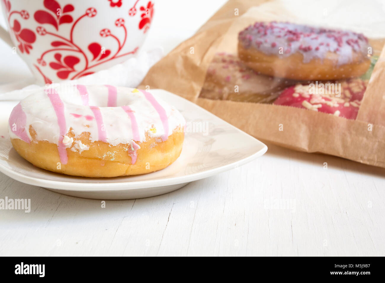 Full donuts hi-res stock photography and images - Alamy