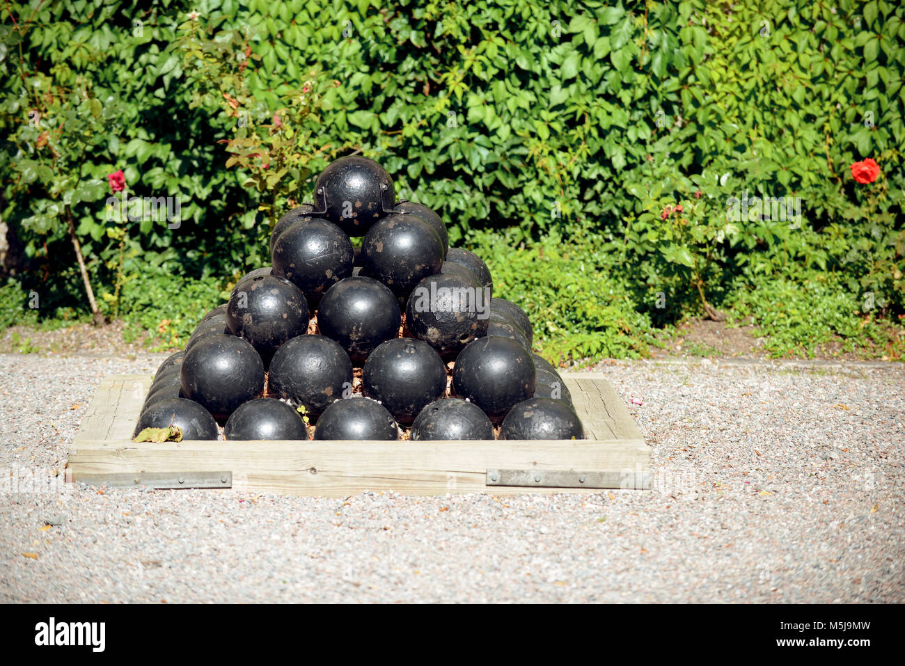 Old stone cannon balls hi-res stock photography and images - Alamy