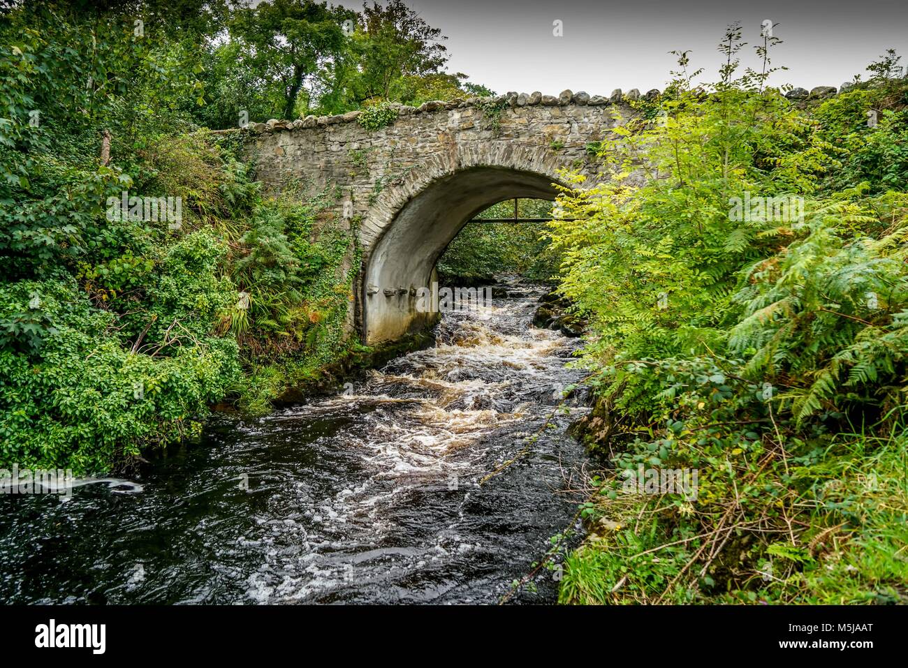 Stone bridge county donegal hi-res stock photography and images - Alamy