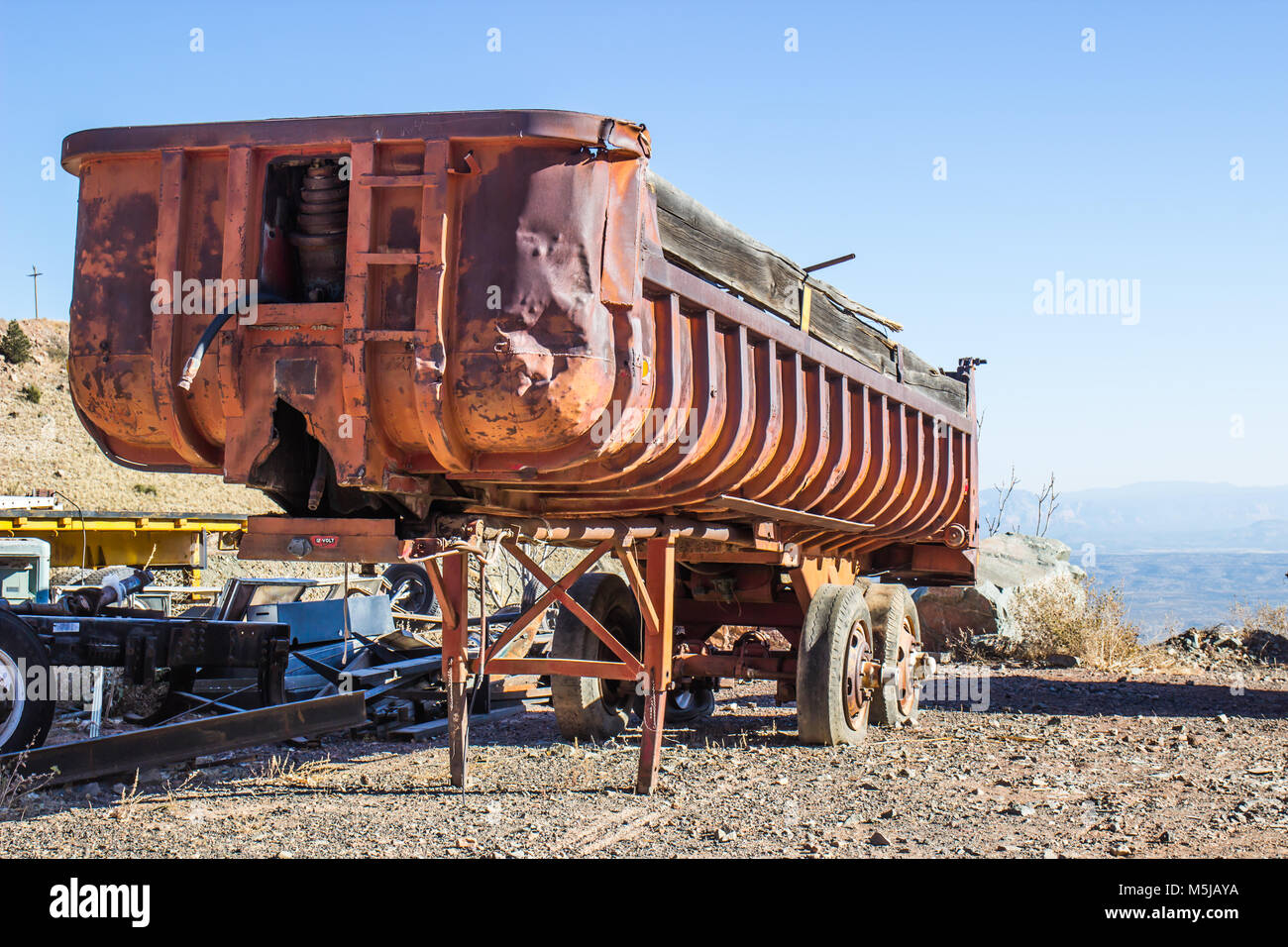 Side dump trailer hi-res stock photography and images - Alamy