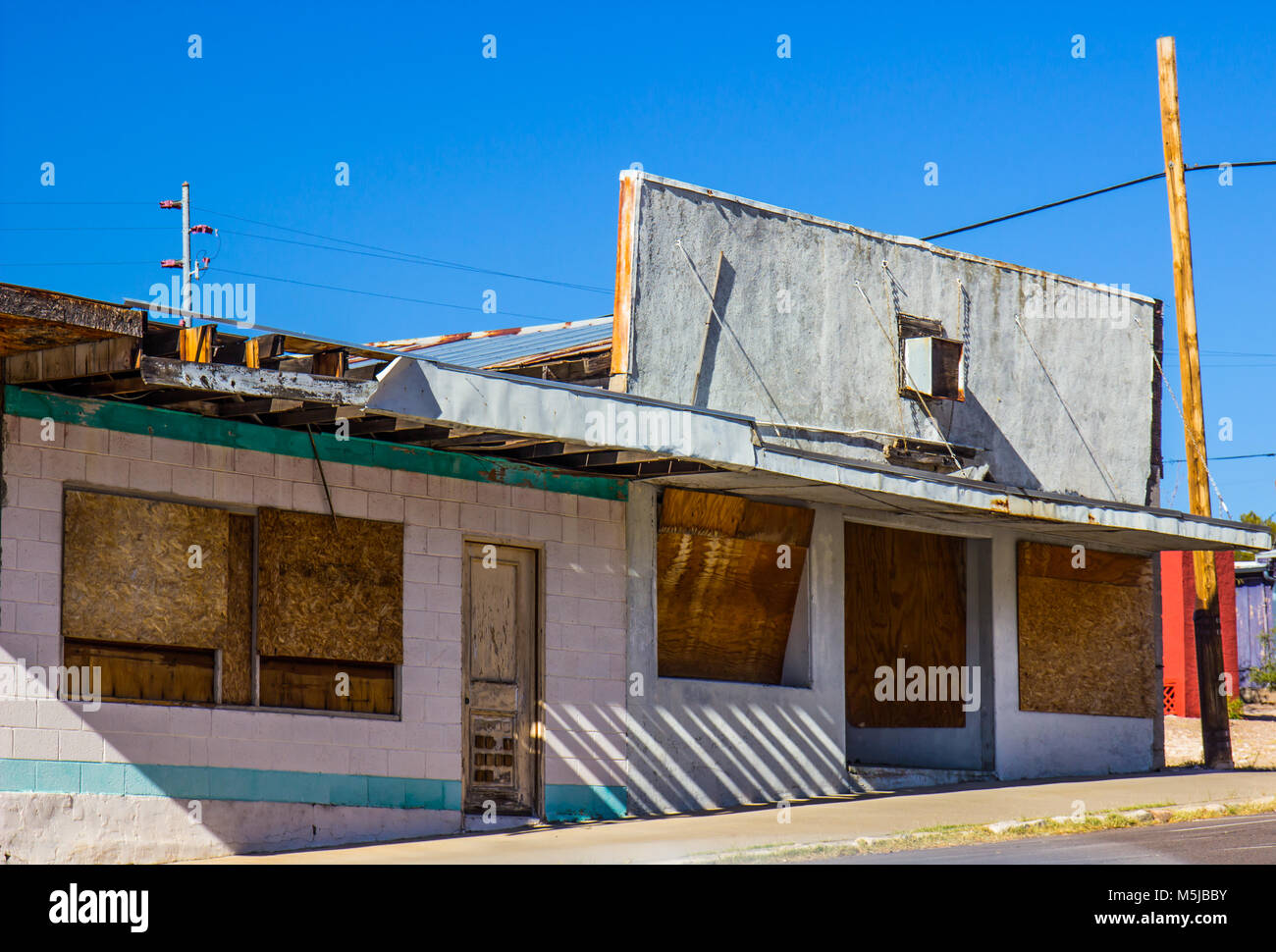 Abandoned Corner Building With Boarded Up Windows Stock Photo - Alamy