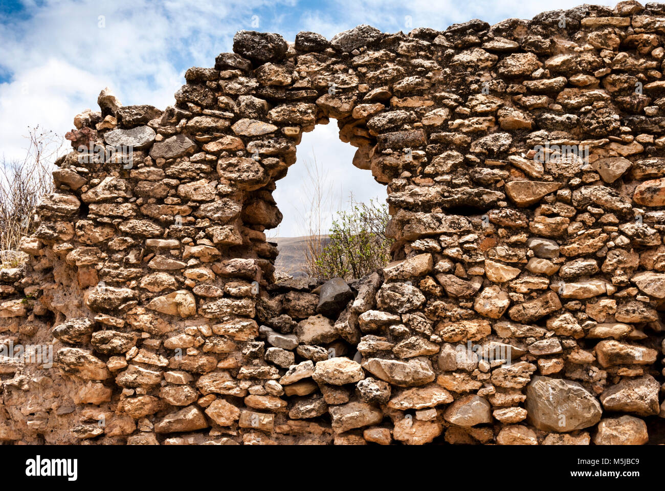 Colcas (graneros) de Arwaturo, almacén de alimentos en época Inca ...