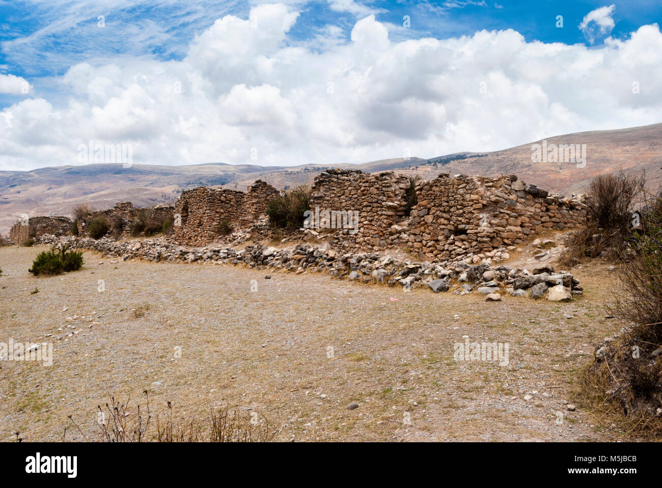 Colcas (graneros) de Arwaturo, almacén de alimentos en época Inca ...