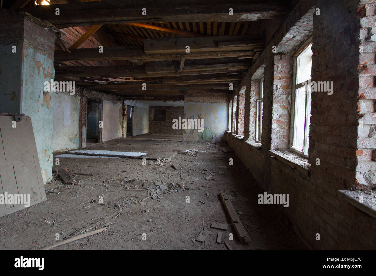 Abandoned old building - corridor reconstruction Stock Photo - Alamy