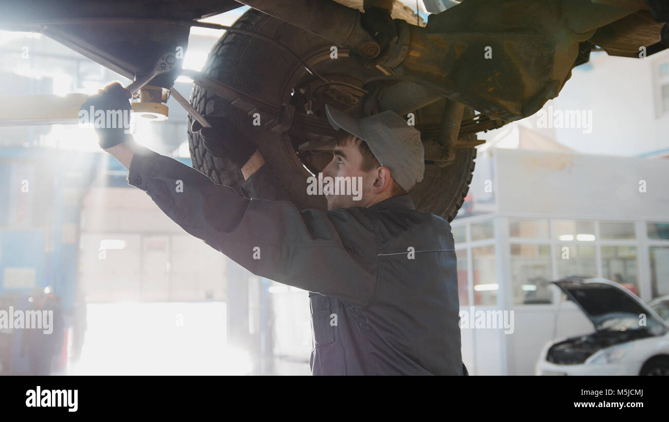 Garage automobile service - a mechanic checks the wheel, close up Stock ...