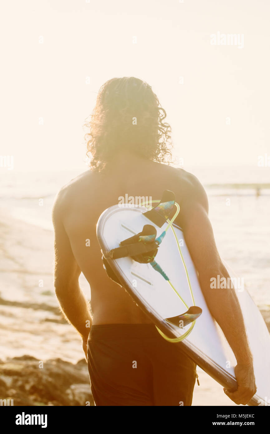 Dark blue backs hi-res stock photography and images - Alamy