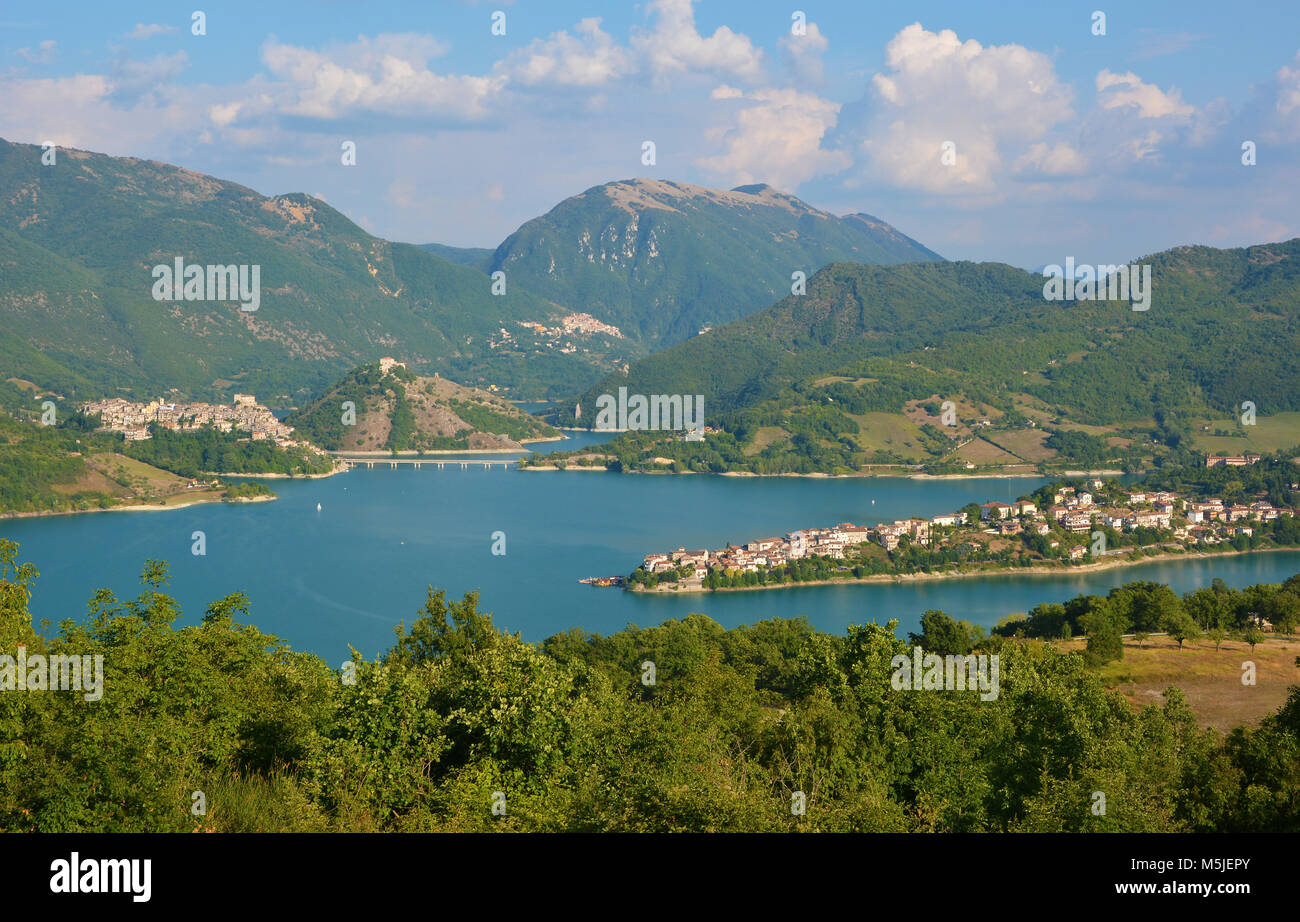 Turano lake (Rieti, Italy) and the town of Castel di Tora Stock Photo ...