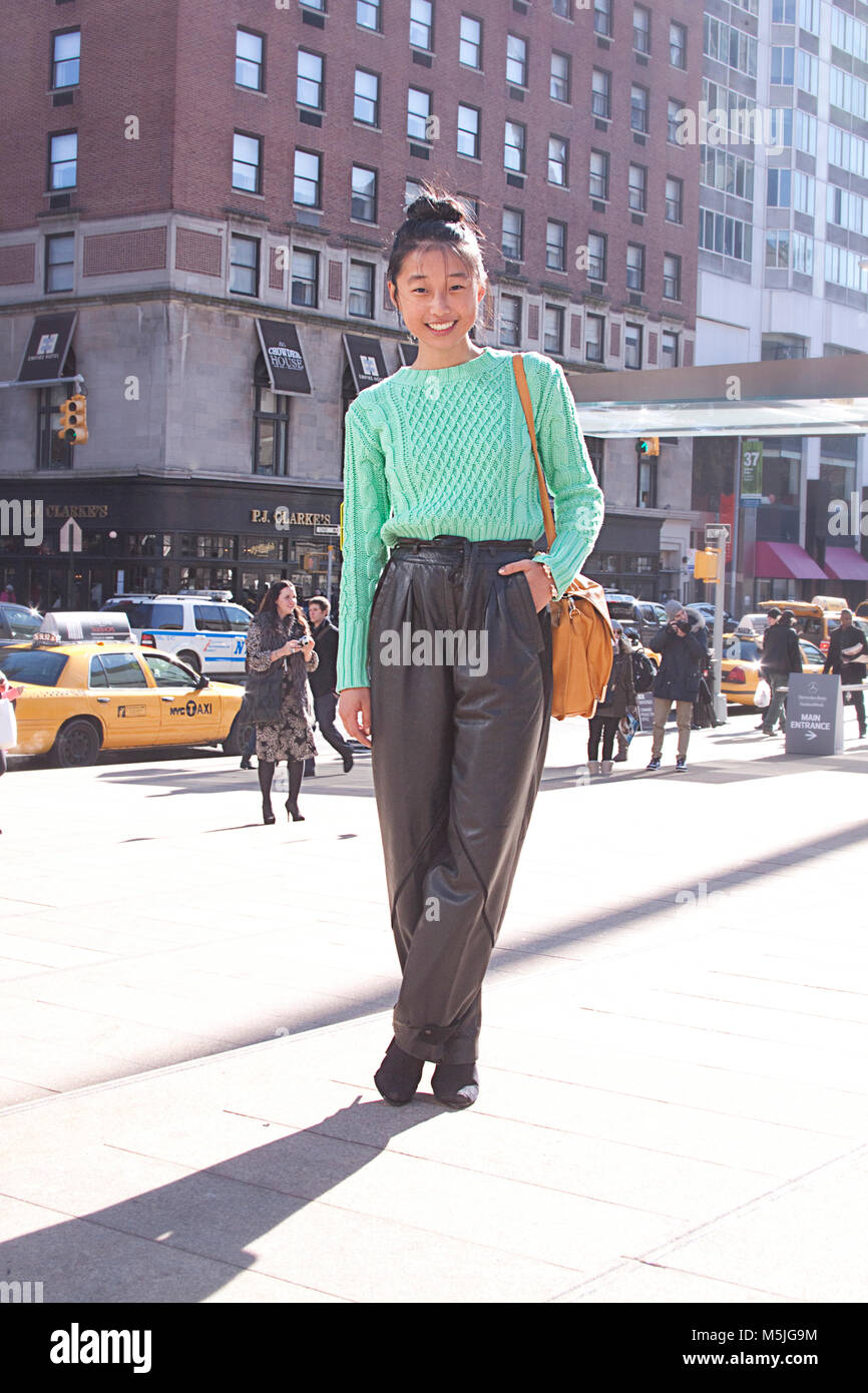 Tall asian women hi-res stock photography and images - Alamy