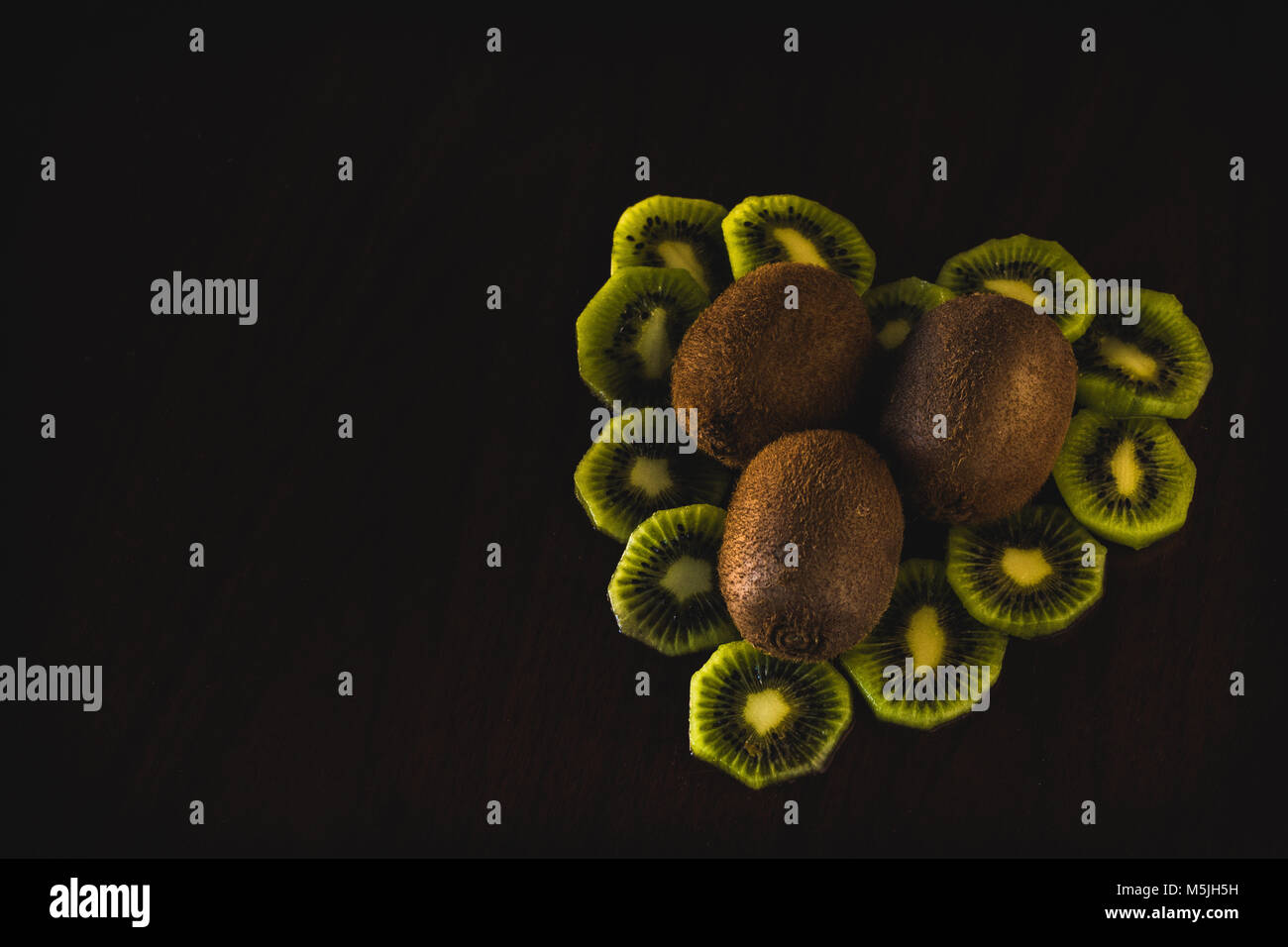 Green kiwi heart shape hi-res stock photography and images - Alamy