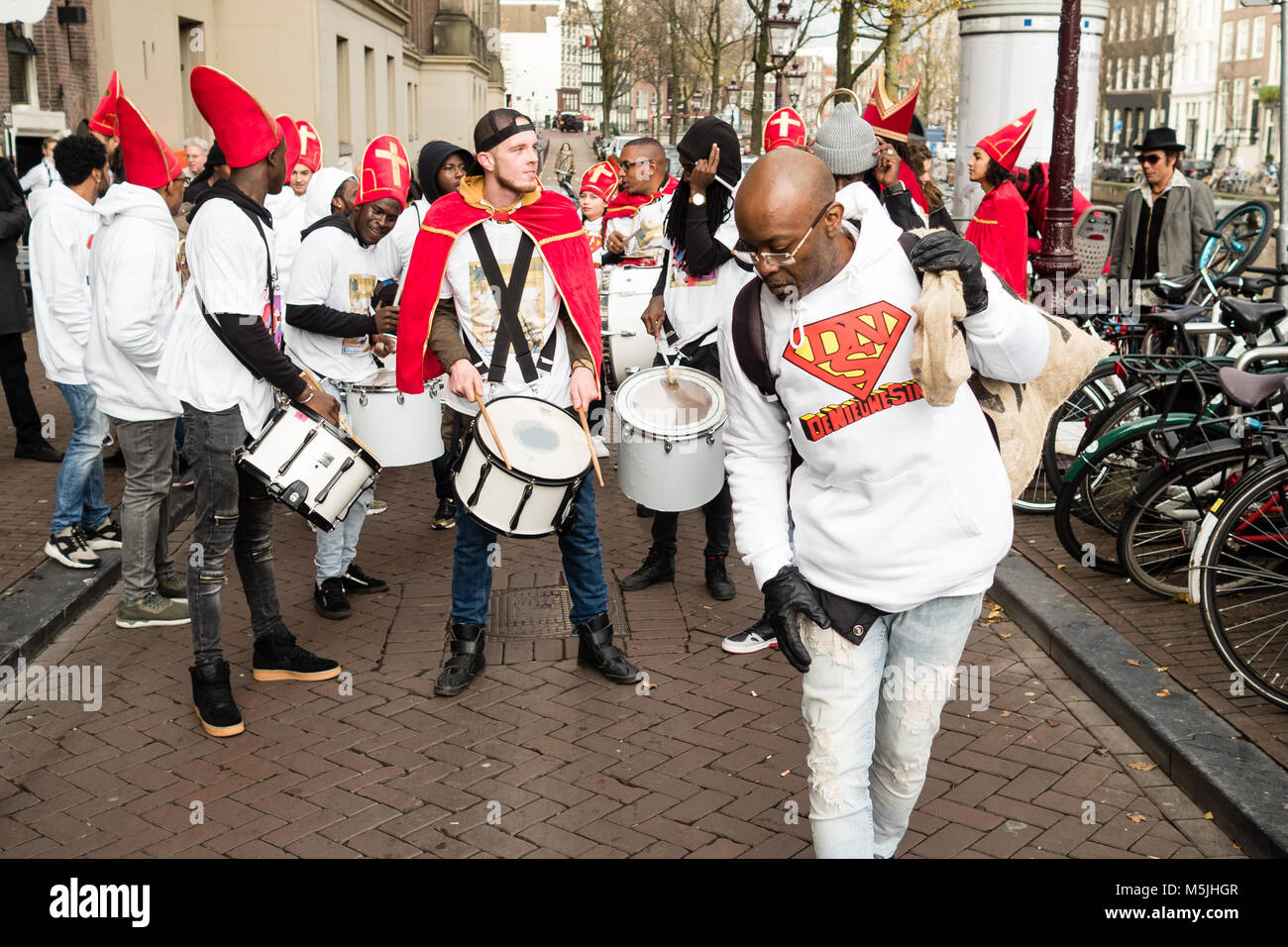 Sinterklaas parade amsterdam hi-res stock photography and images - Alamy