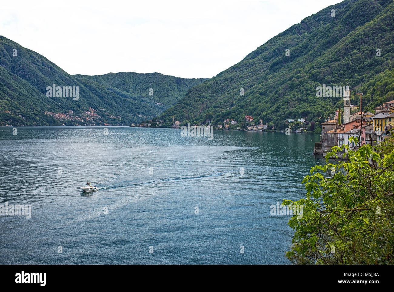 Beautiful villages como lake hi-res stock photography and images - Alamy