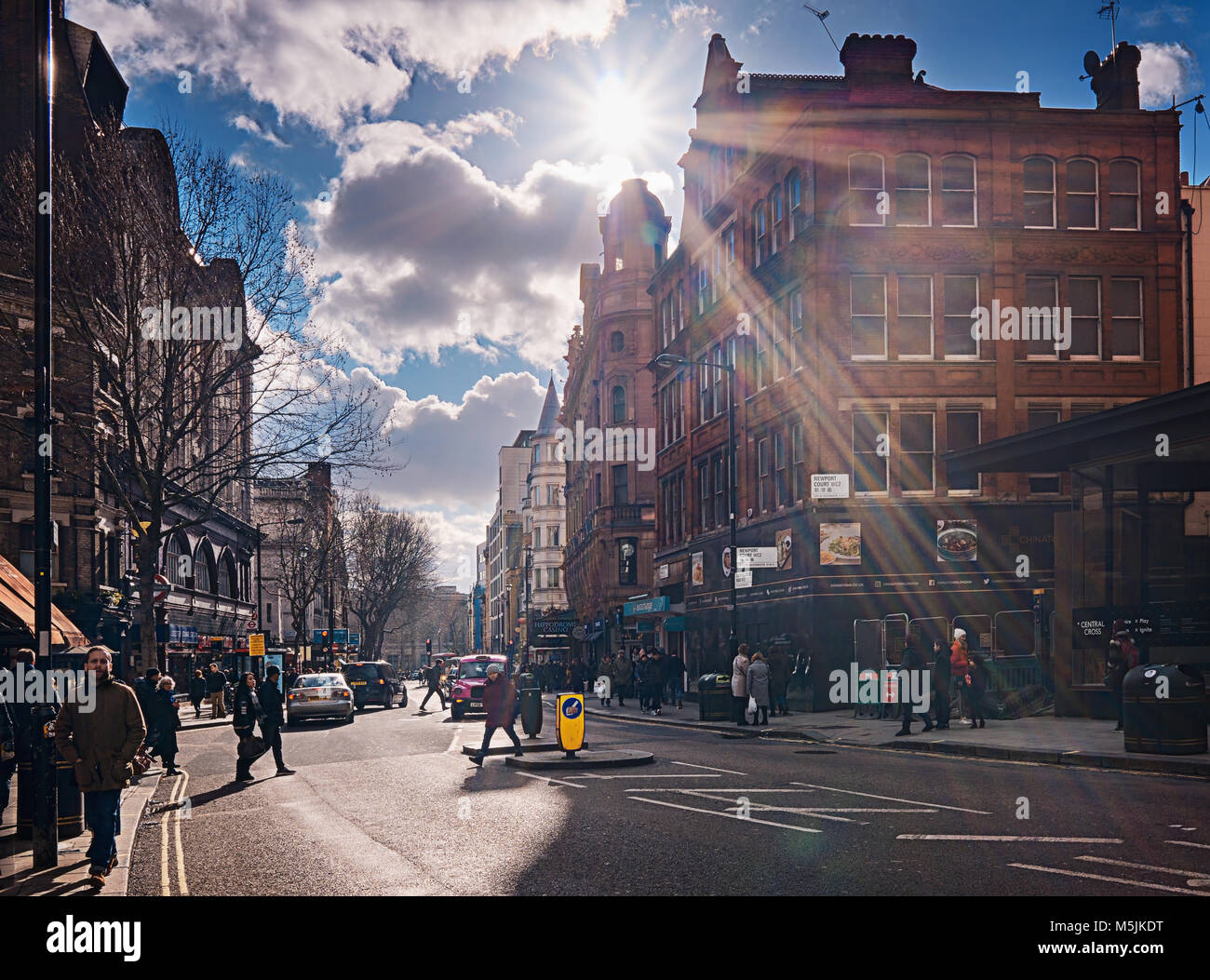 Sun weather london hi-res stock photography and images - Alamy
