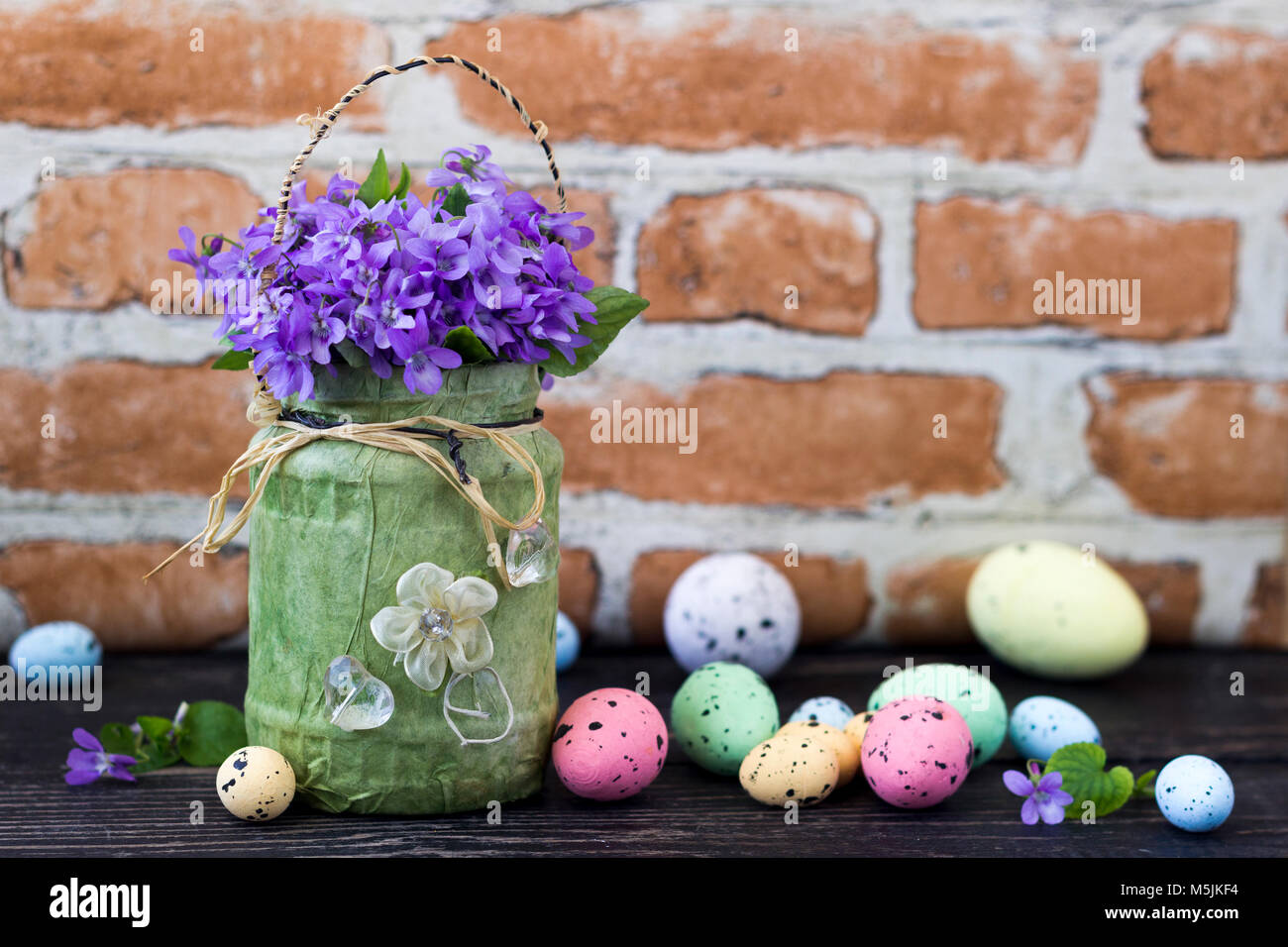 Violet easter egg hi-res stock photography and images - Alamy