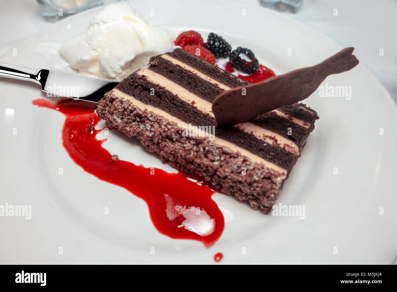 Restaurant desert layered cake hi-res stock photography and images - Alamy