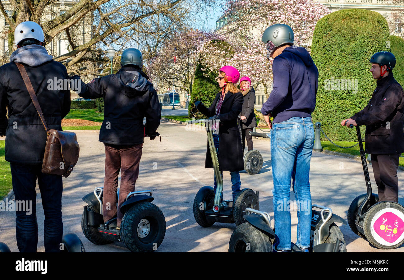 Group of people riding segways hi-res stock photography and images - Alamy