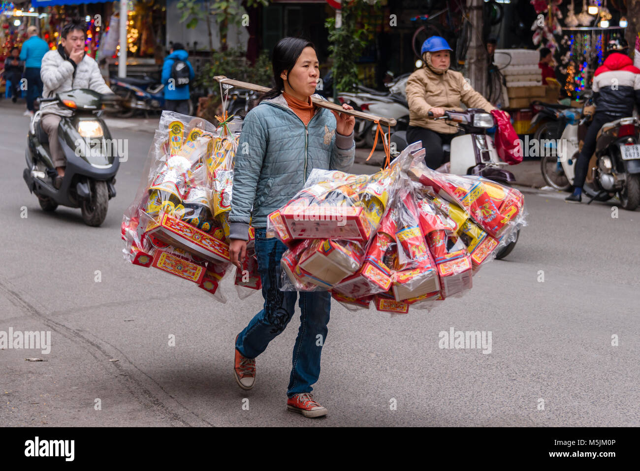 Woman carries shopping items hi-res stock photography and images - Alamy