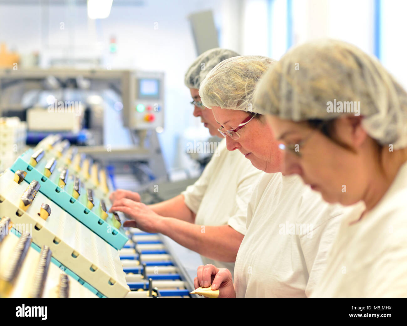 Food factory line people hi-res stock photography and images - Alamy