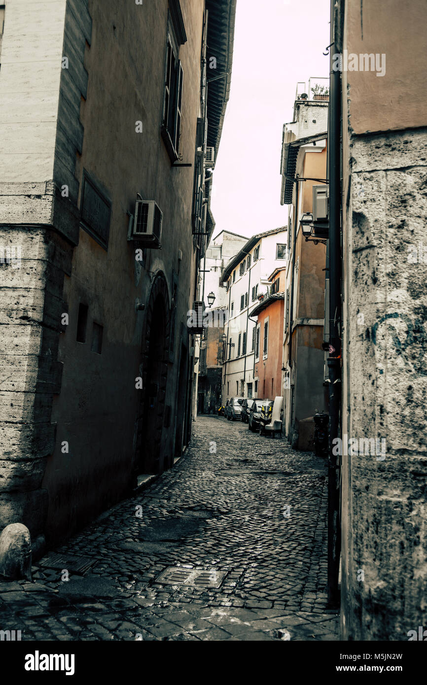 Creepy house street hi-res stock photography and images - Alamy