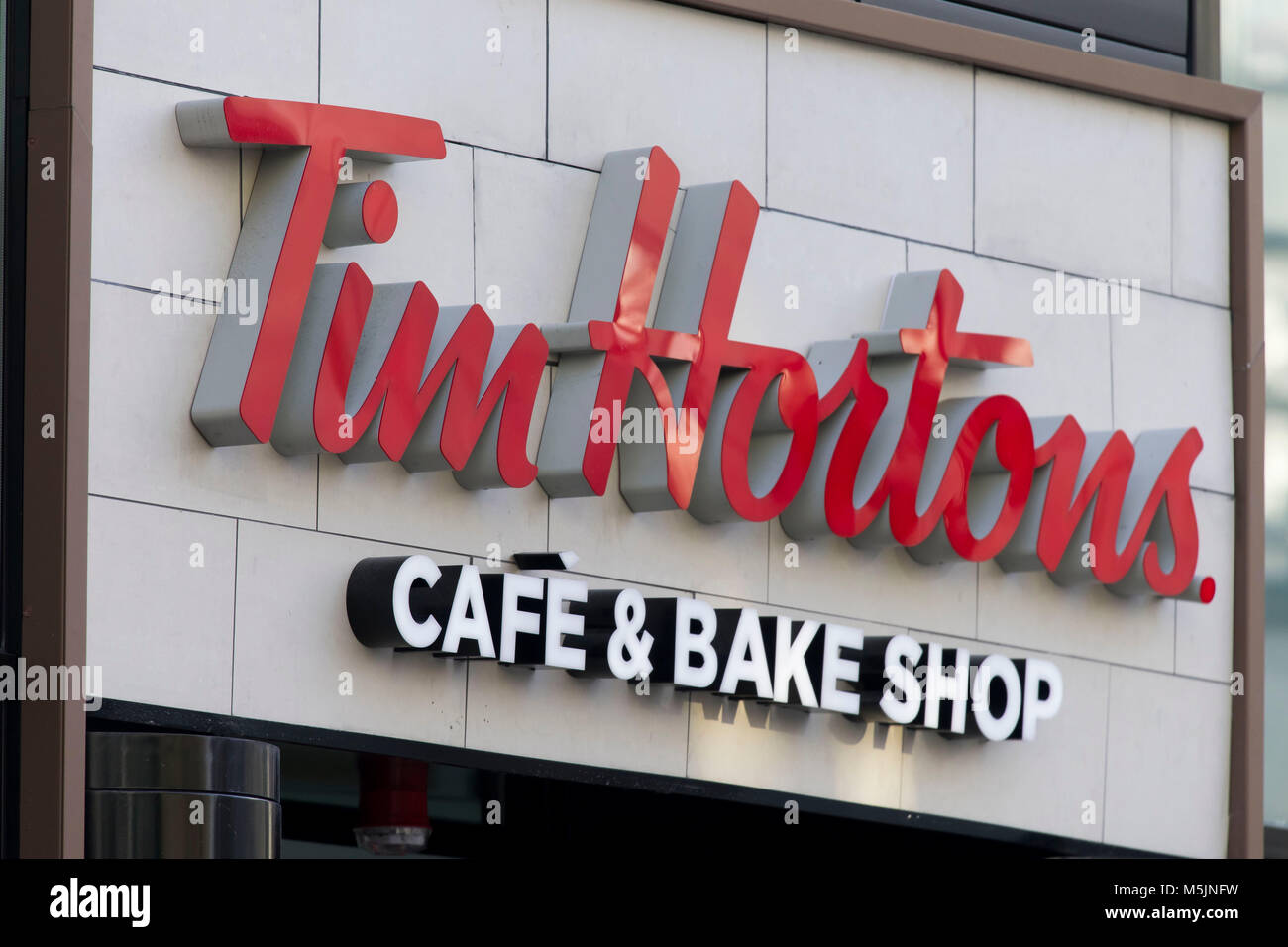 Tim Hortons Logo Stock Photos & Tim Hortons Logo Stock Images - Alamy