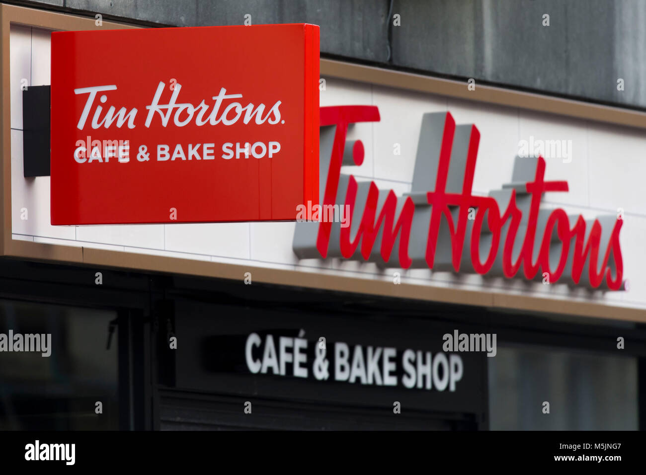 Tim Hortons Logo Stock Photos & Tim Hortons Logo Stock Images - Alamy