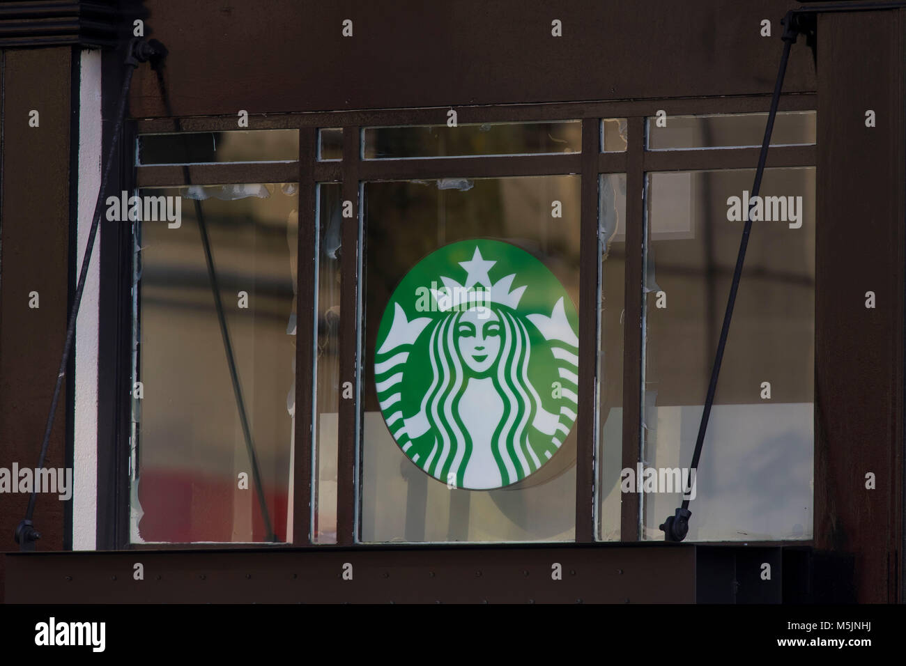 starbucks coffee shop sign logo Stock Photo - Alamy