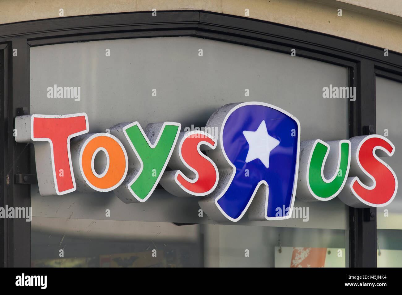 Toys R Us Logo Stock Photos & Toys R Us Logo Stock Images - Alamy