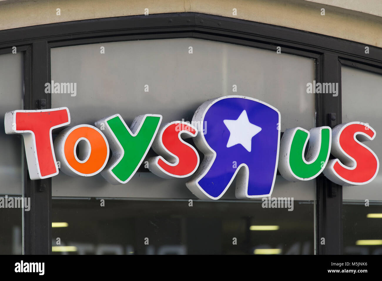 Toys R Us Sign Stock Photos & Toys R Us Sign Stock Images - Alamy